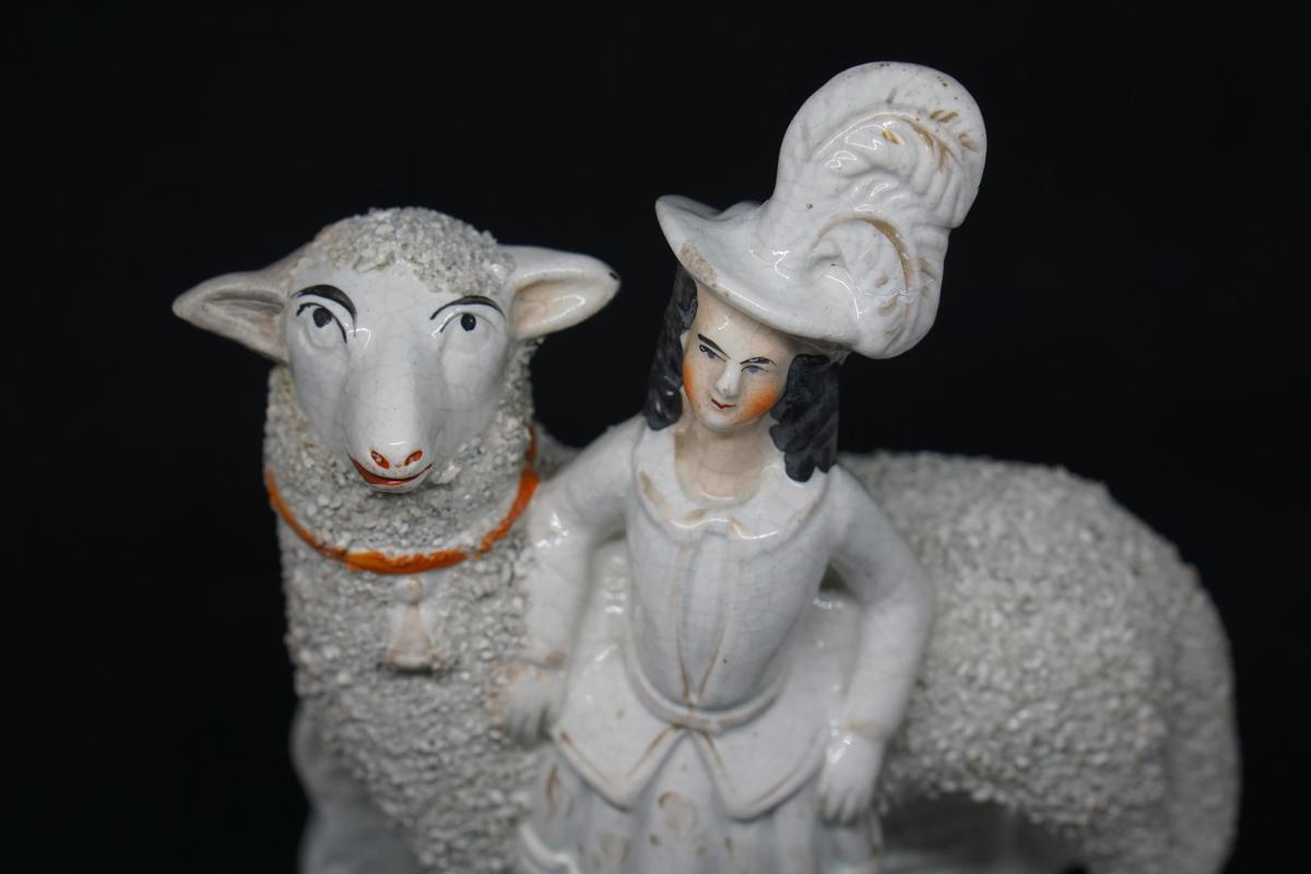 Jong meisje met schaap | De Zilveren Beer